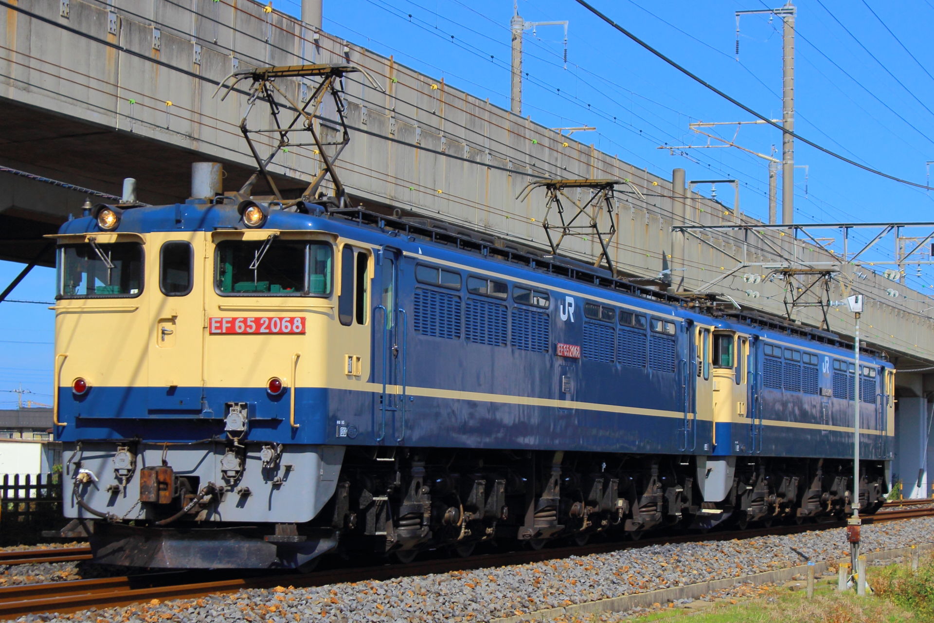 2019/11/2 EF65 2068+2101重単 - 瞬を撮り上げる